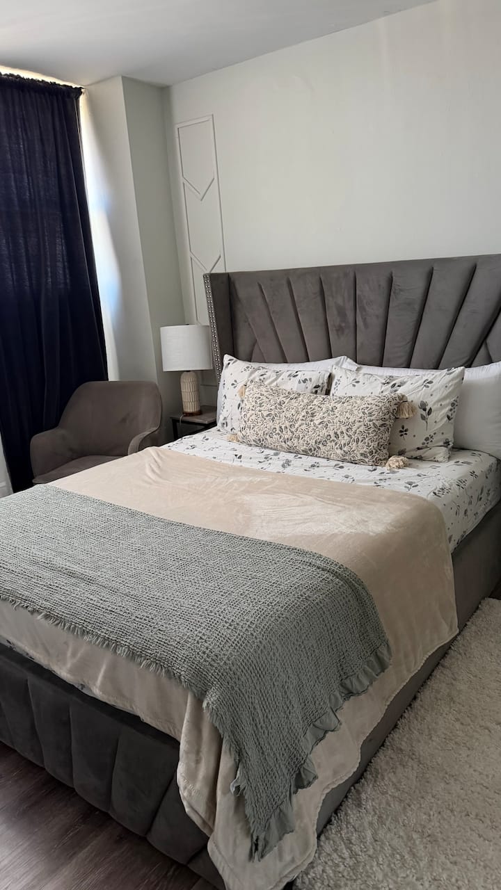 1 Bedroom Entire Apartment In Midtown Toronto - Toronto