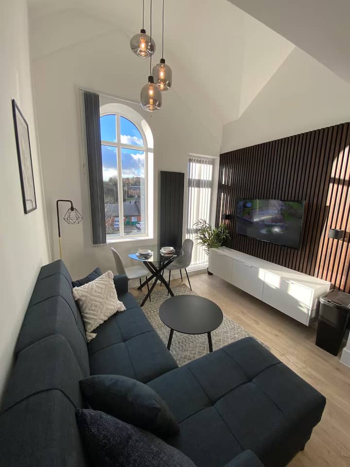 The Hughenden • 2br Duplex • 2 Bath • Free Parking - High Wycombe