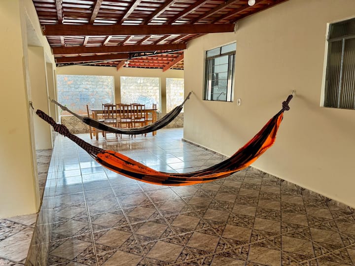 Casa C/ 3 Quartos, Wi-fi, Garagem E Churrasqueira - Goiânia