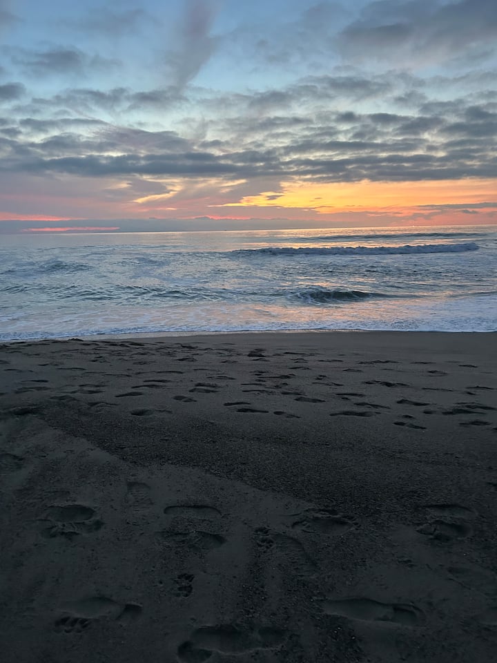 Cute, Cozy Condo By The Coast - Oxnard, CA