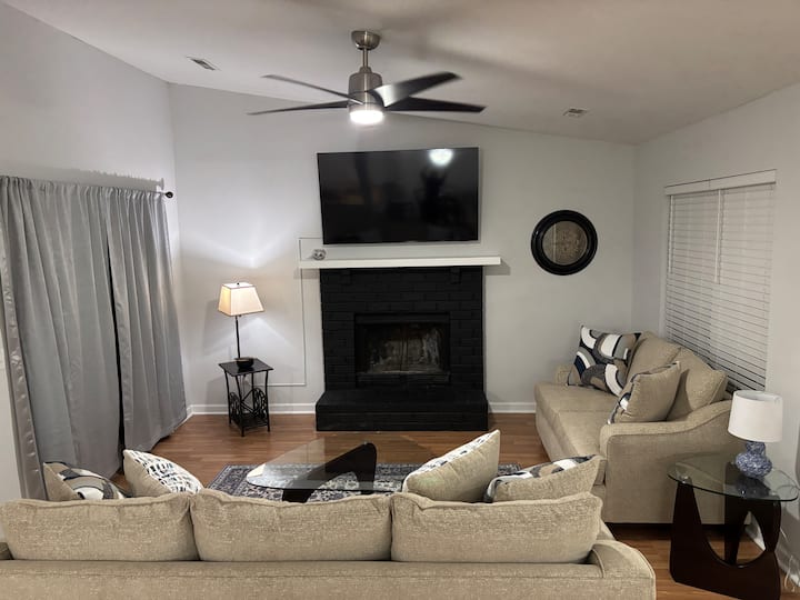 Jill's Place: Cute, Clean, & Pet Friendly - Goose Creek, SC