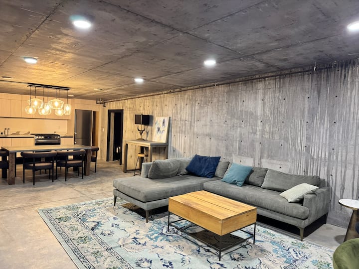 Large Industrial Lounge In Mar Vista - Venice Beach, Los Angeles, CA