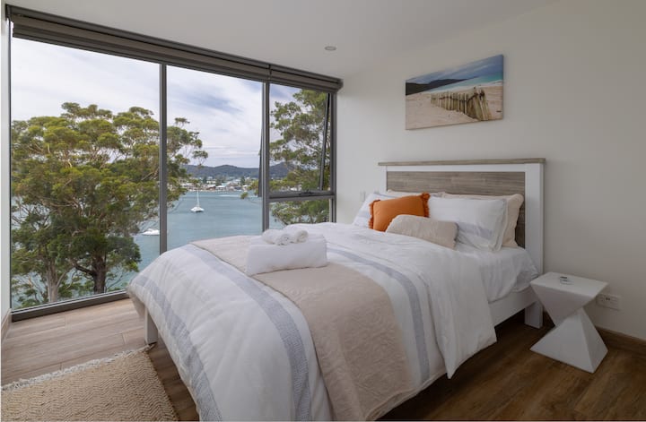 Coastal Views - Waterfront - Avoca Beach