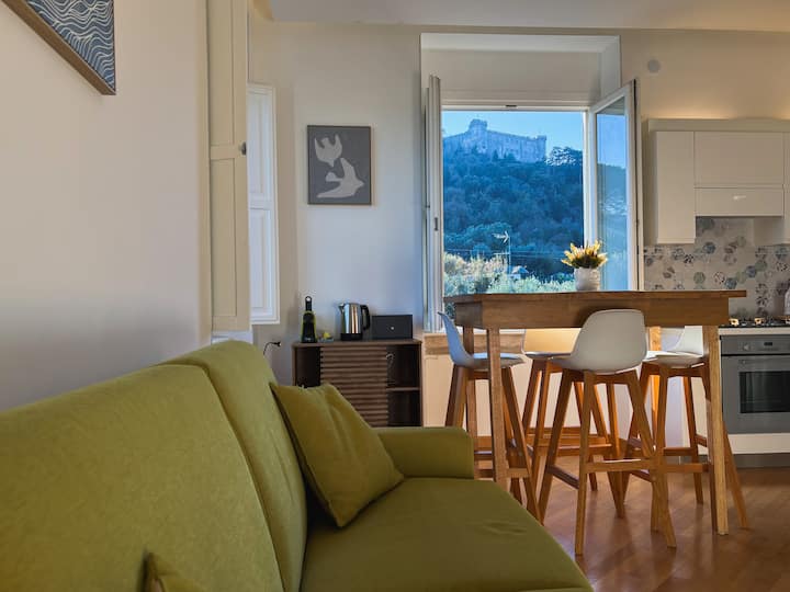 Lakefront With Lake And Castle Views - Bracciano