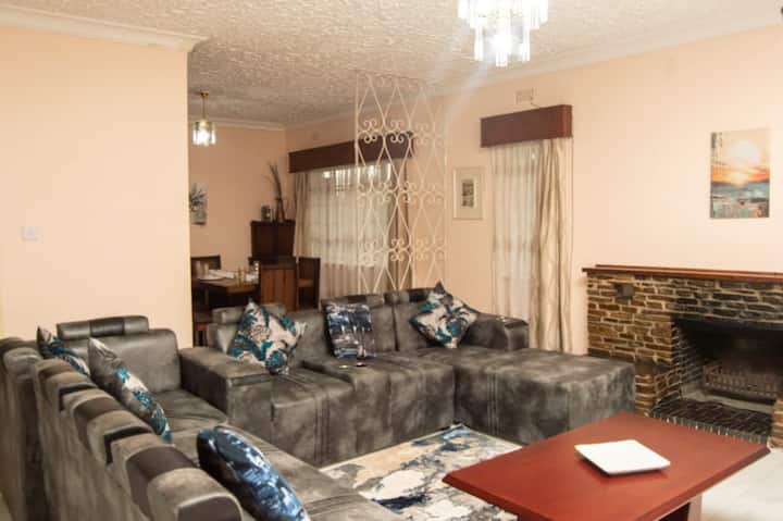 Dee's Place Hatfield -