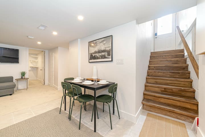 Modern Separated & Entirely Private Basement Suite - Toronto, ON