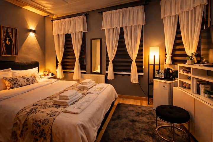 Kadıköy Barlar Sokağı Civarı Roza Mitra Butik Otel - Adalar