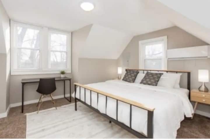 Cute & Affordable 2 Bed 1 Bath Apartment - Springfield, MO