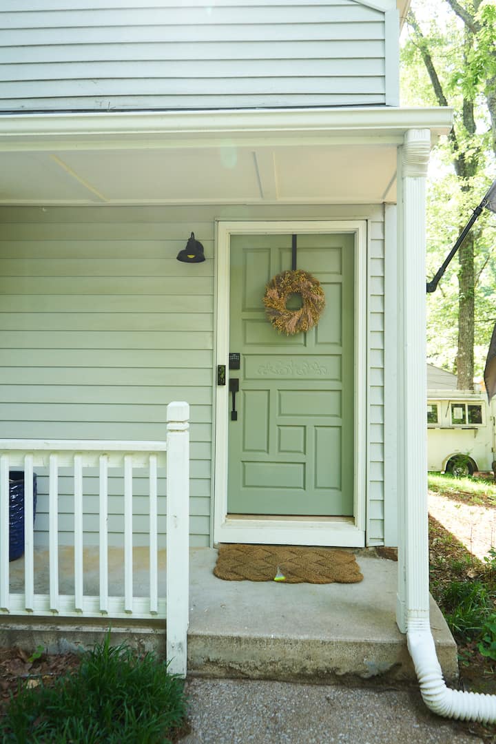 Cozy Wooded Escape: (Monthly Stays Available) - Douglasville, GA