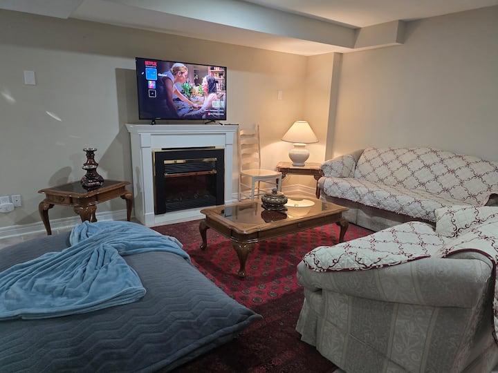 Deluxe Unit With 3 Beds - Brampton