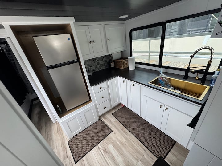 Float To Sleep! Close To Downtown And Parks. - La Crosse, WI