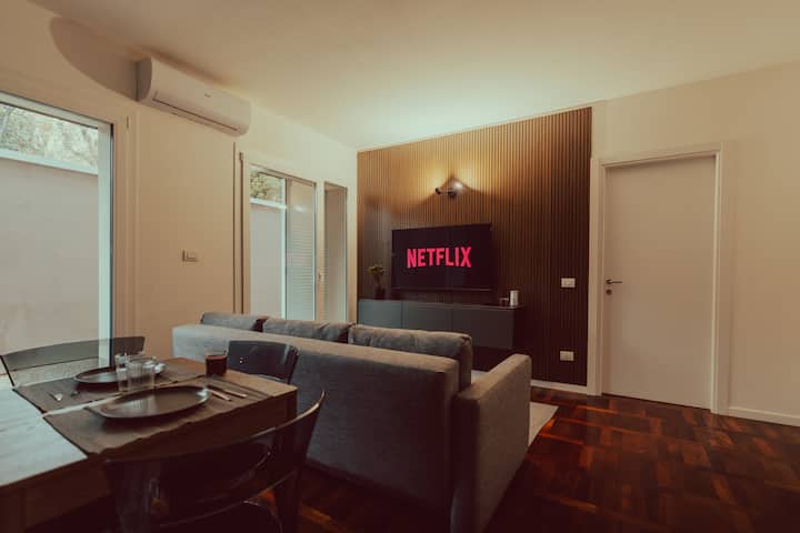 Wood Exclusive Center Apartment With Free Parking - Ravenna