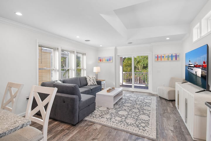 Coastal Retreat | Clean-air, Low-sensory Home - Jensen Beach, FL