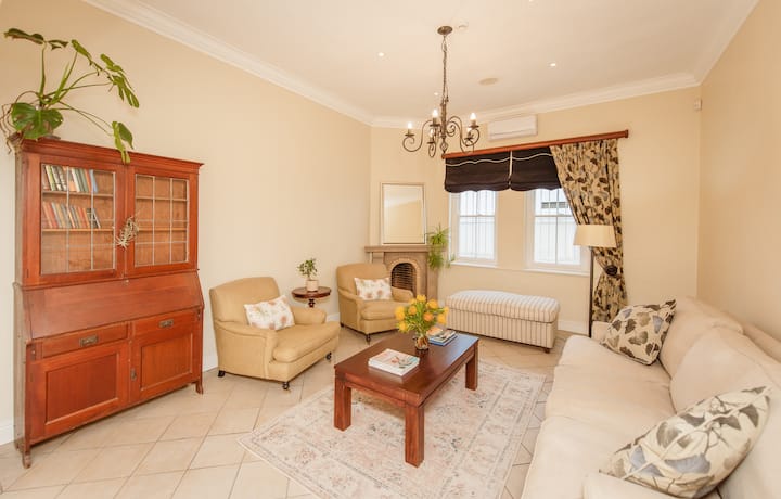 Charming Historic Home In Central Stellenbosch - Stellenbosch
