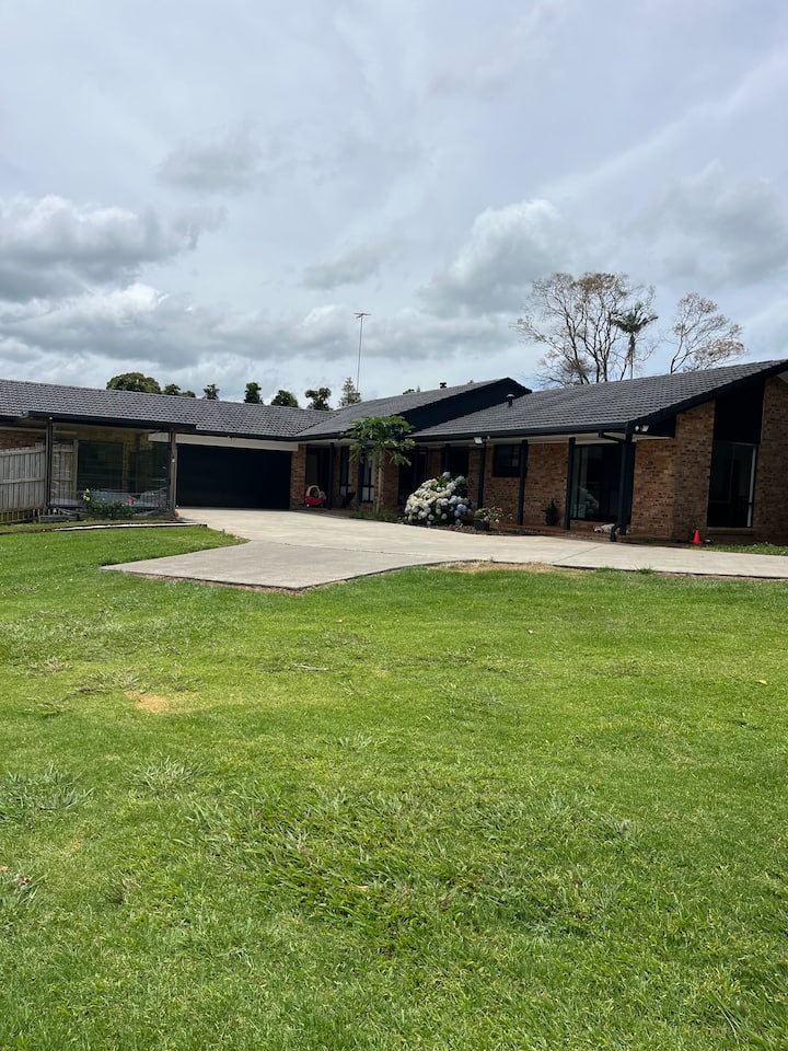 Beautiful Home In Historic Town On Plateau - Lismore