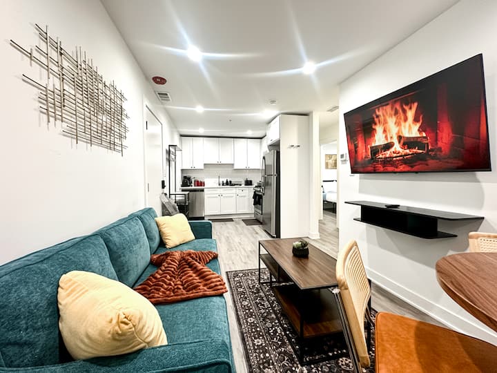 Modern & Cozy 2bd Near City + Airport - Oak Park, IL