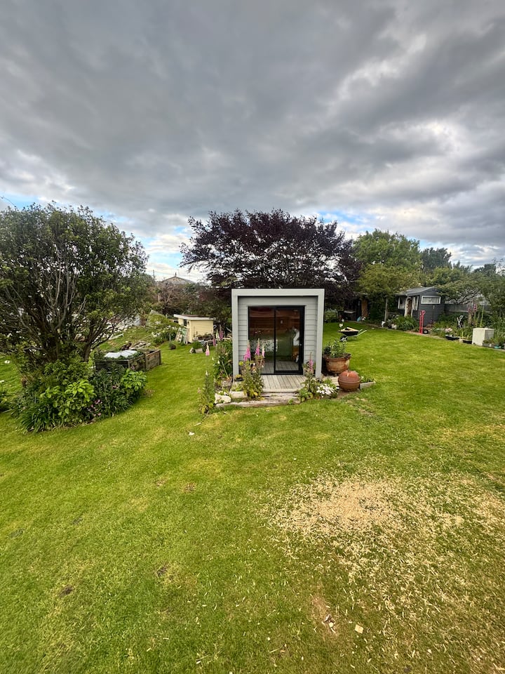 The Little Whale Pot - Southland