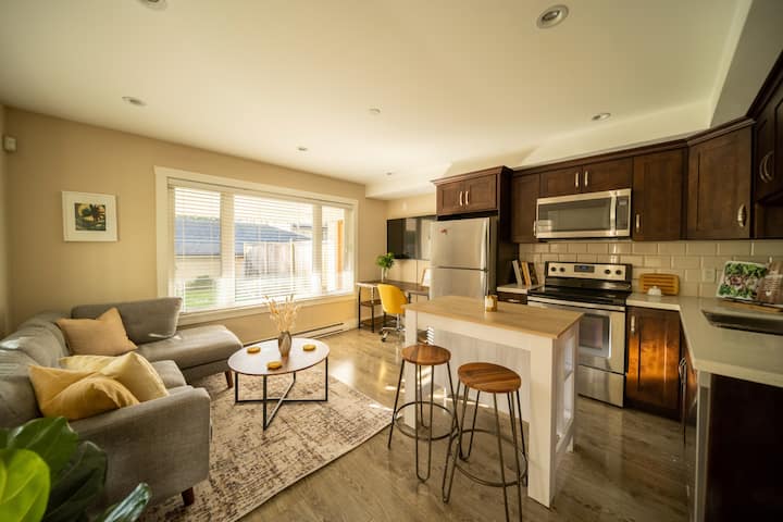 North Shore Garden Hideaway - Vancouver