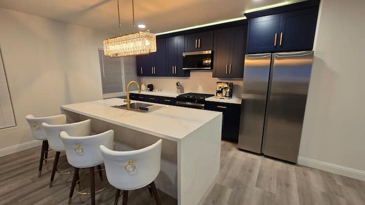 Coastal Retreat. Ocean View. Walk To Beach & Dine - 몬터레이