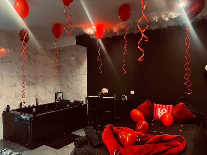 Love Room Cinéma & Balnéo Privative - Montbéliard