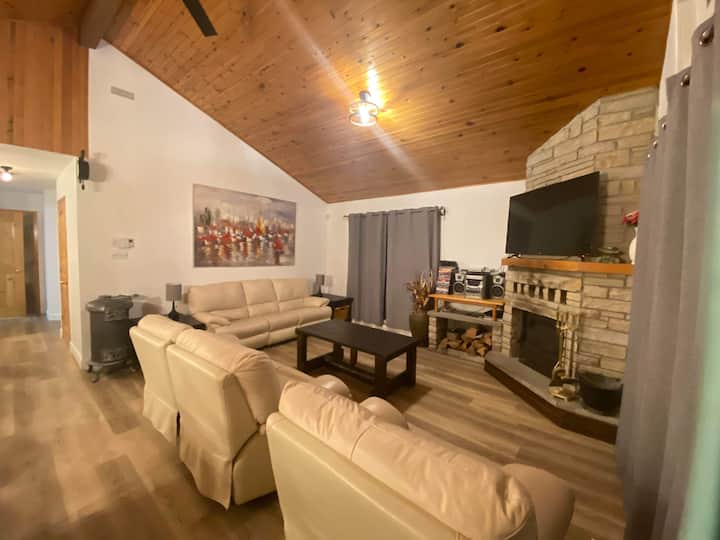 The Major Estate / Le Domaine Major - Hawkesbury