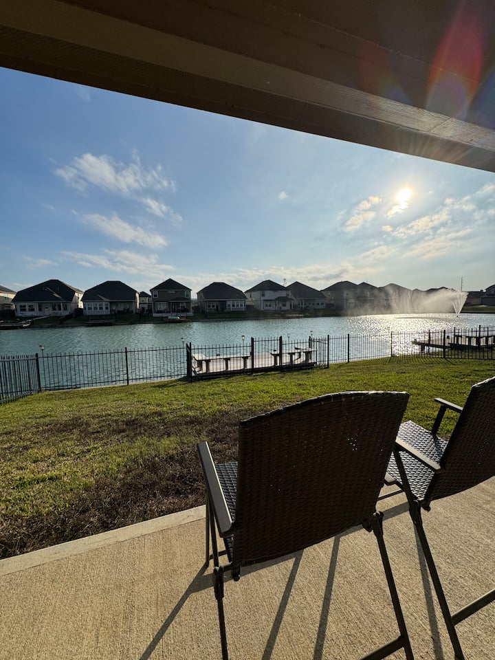 House On The Lake! - Katy, TX