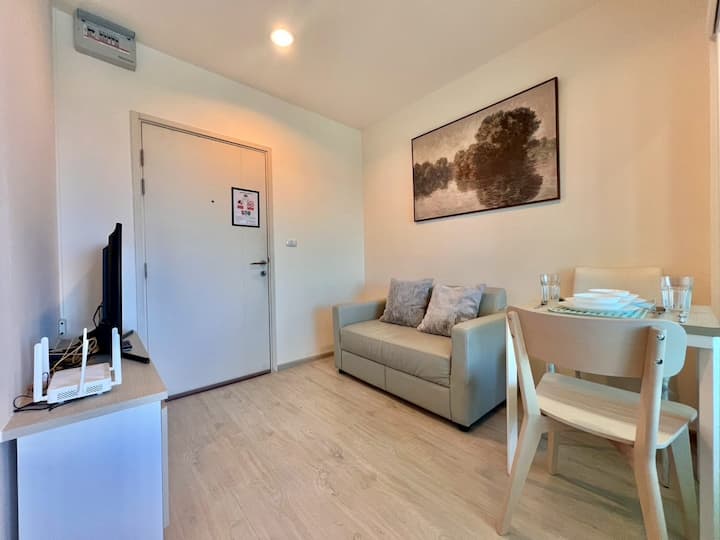 Cozy 3 Living In
Bangkok 60m To Mrt - Bangkok