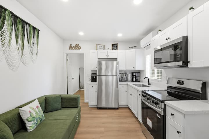 The Cozy Cactus - 챈들러