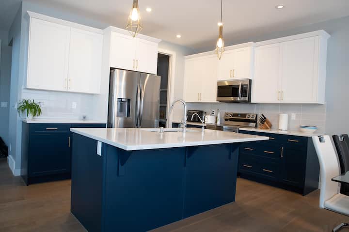 Modern Family-friendly 4br Home Close To Rockies - Cochrane