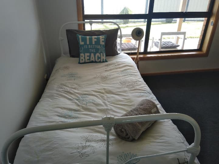 Tidy 3 Bedroom Beach Base-family And Dog Friendly - Penguin
