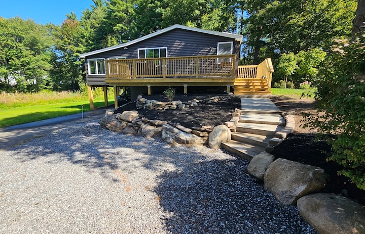 Charming Home On A Pond In Merrimack - Brookline, NH