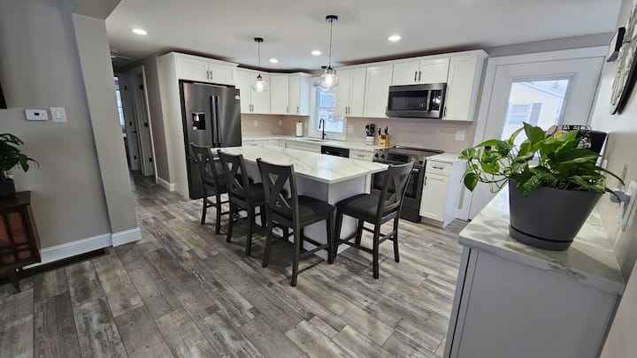 Charming Home On A Pond In Merrimack - Brookline, NH