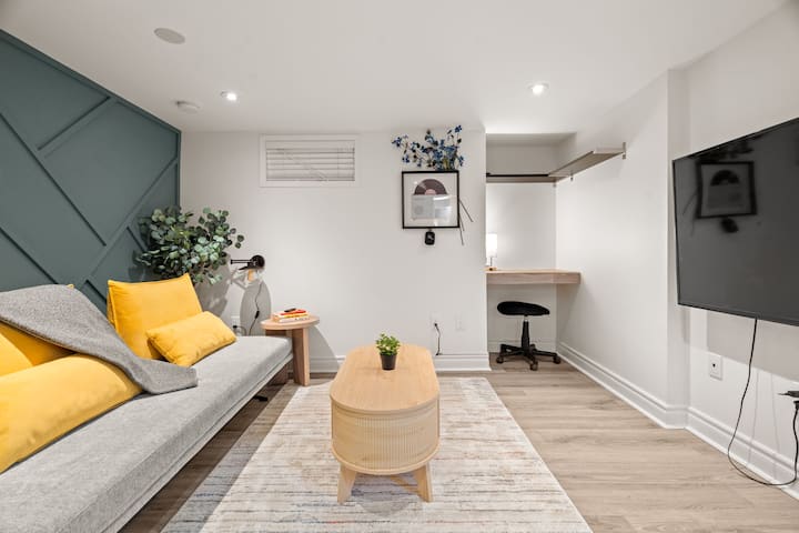 Private 1br Basement Suite • Work-friendly - Pickering