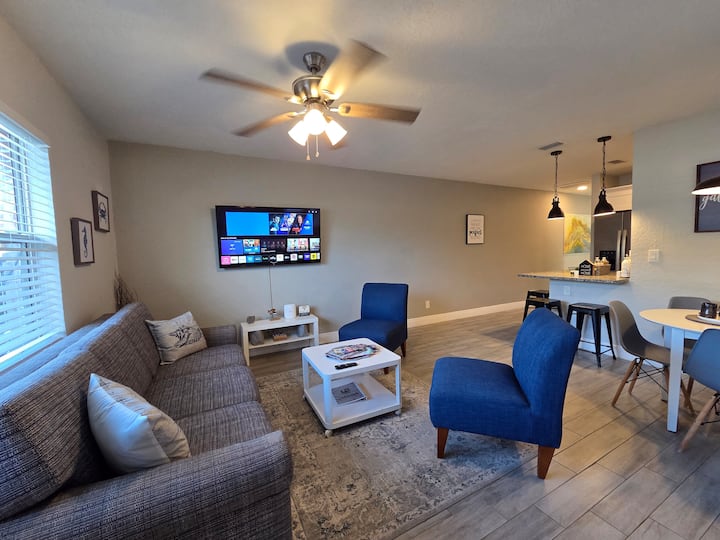 Cozy Duplex - Minutes From The Beach! - Clearwater, FL