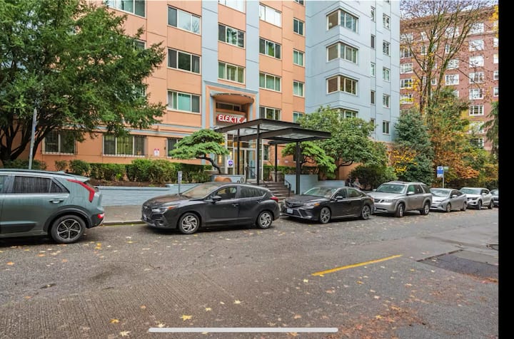 Capitol Hill, Convention Center, Free Parking - North Beacon Hill - Seattle
