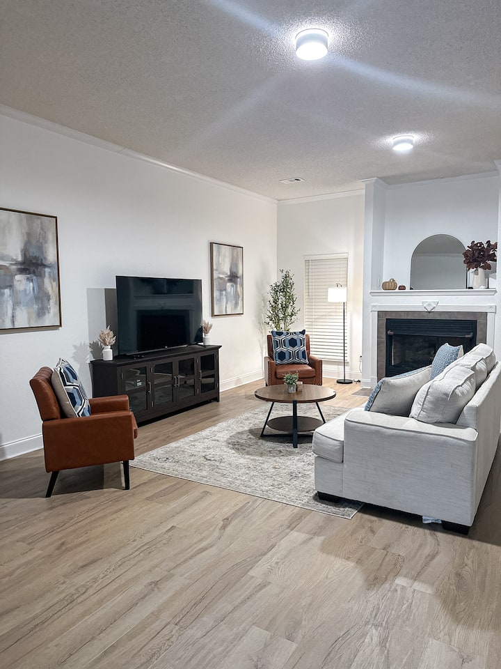 A Tasteful Modern Retreat - Warner Robins, GA