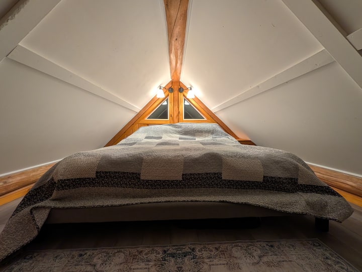 Small Cabin At Three Sisters Farm - Yukon