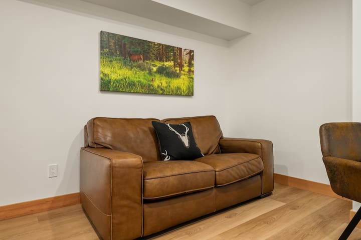 Elkhorn Lodge 1 Bedroom (Norquay Cabin) - Sunshine Village, Canada