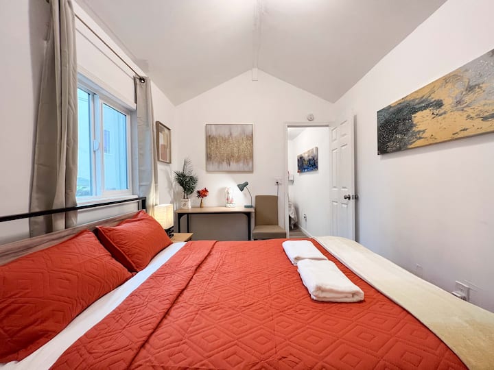 5 Min Drive To Bart | 15 Min To Sfo | Cozy 2br - San Francisco, CA