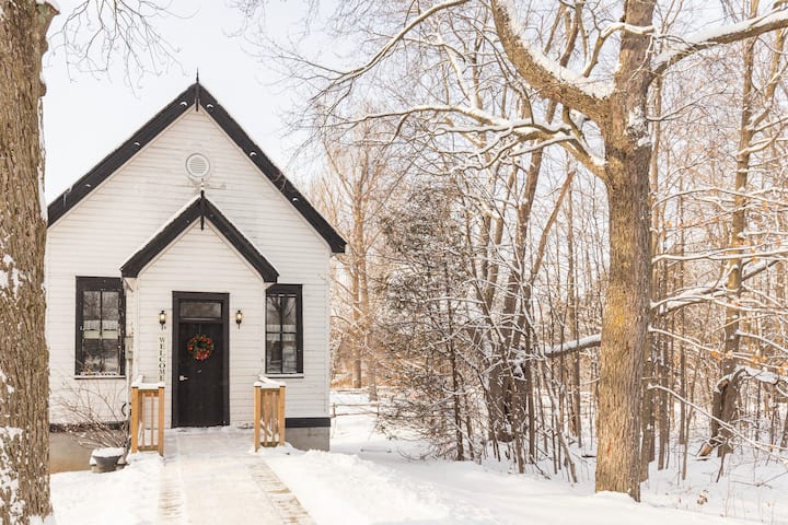Strathmere Country Retreat - The Schoolhouse - Ottawa