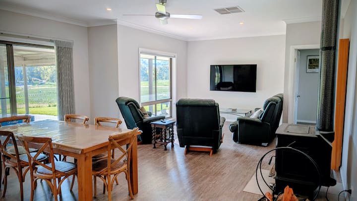 Country Comfort Meets Modern Living - Albury