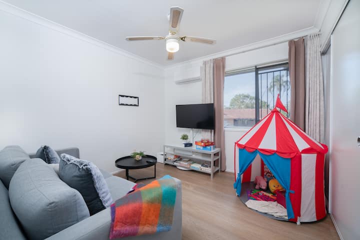Family-friendly 3br Home, Convenient To Pineland - Brisbane