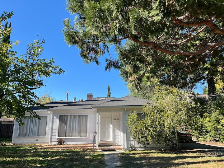 Quiet 2br Home W/ Huge Yard + Parking - Los Gatos, CA