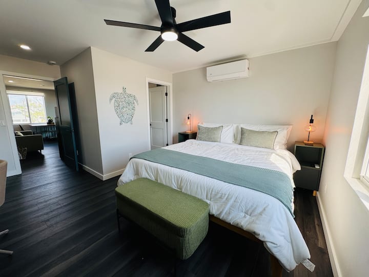 Peaceful Coastal Suite • King Bed + Kitchenette - Fort Myers Beach, FL