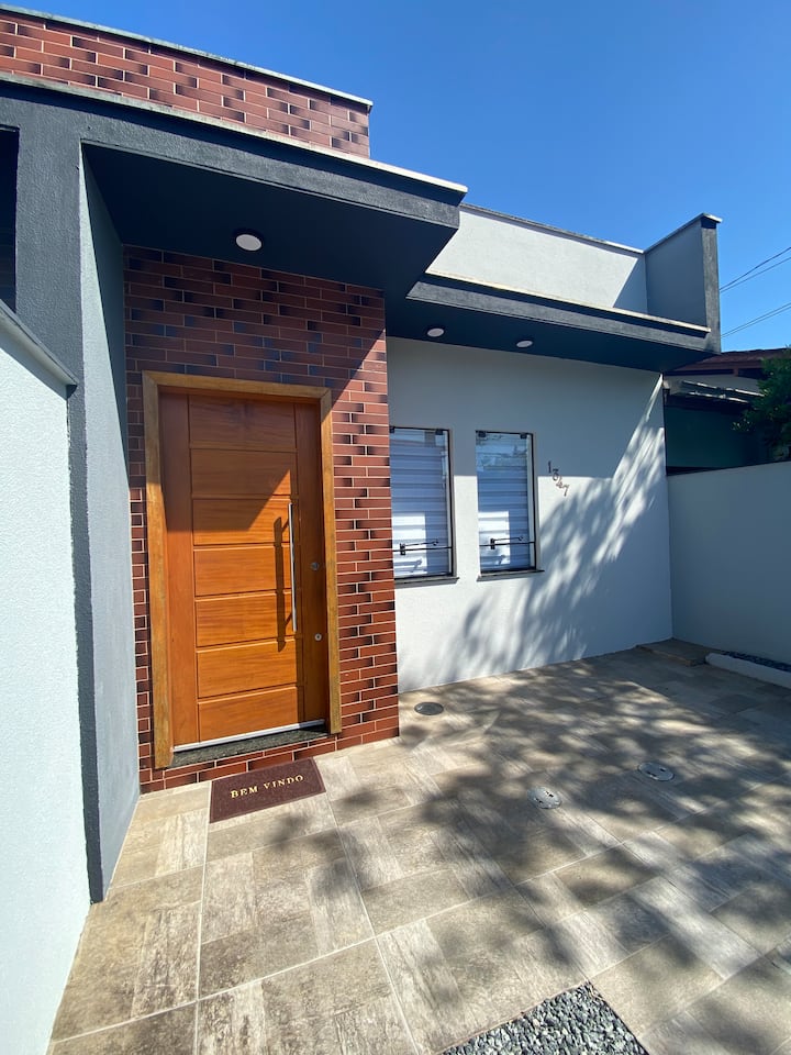 Casa No Iririú A 2 Minutos Do Hospital Regional - Joinville, Brasil