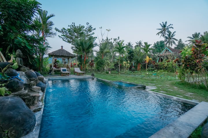 Peaceful Wooden For Daily Stay With Pool View - Indonésie