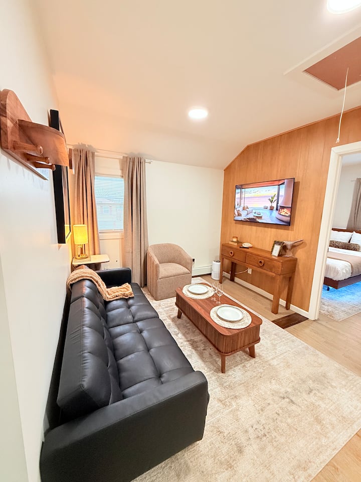 2br Uniondale Suite +Sleeps 4 + Near Hospital - Westbury, NY
