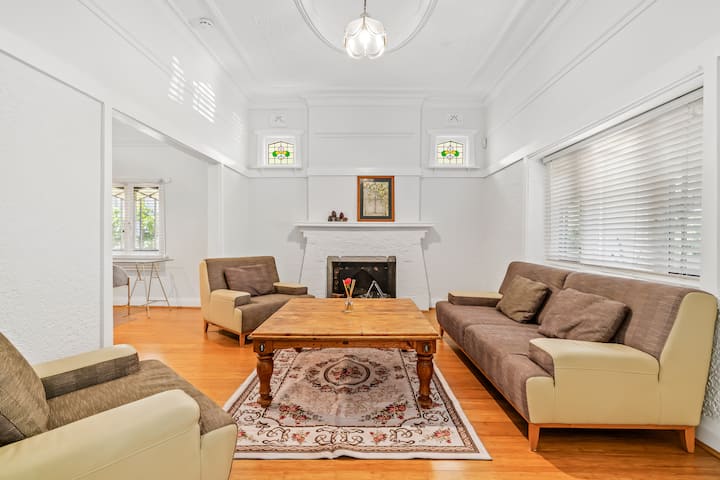 Vintage Home Opposite Uwa • Near Hospitals & Bay - Fremantle