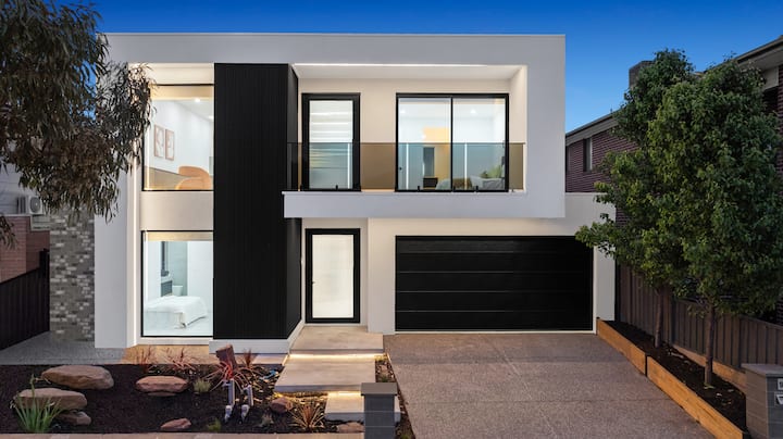 Masterpiece Luxury House In Heart Of Craigieburn - Donnybrook