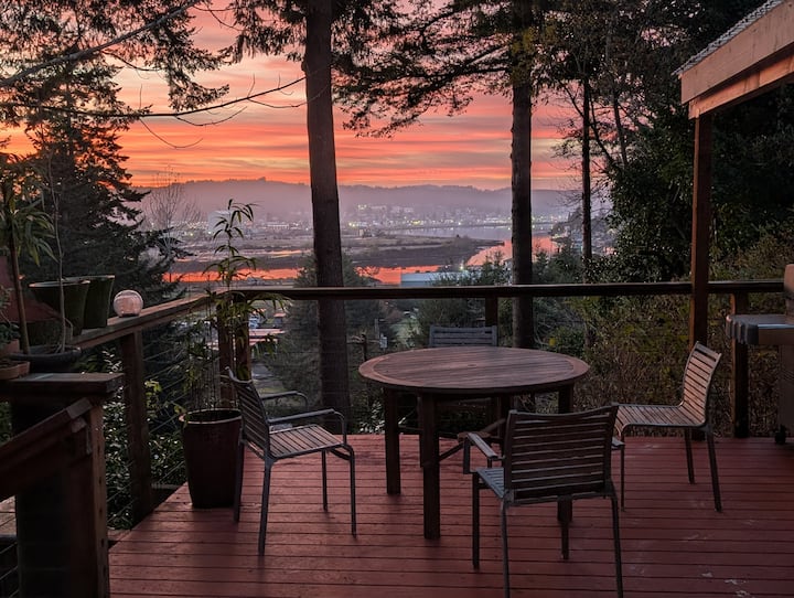 Bay/city View Deck House With Office - Coos Bay, OR
